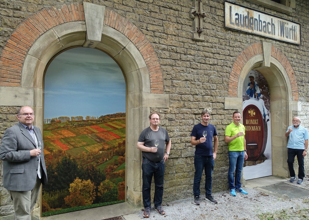 Bahnhof Laudenbach heißt Gäste willkommen | Weinort-Laudenbach